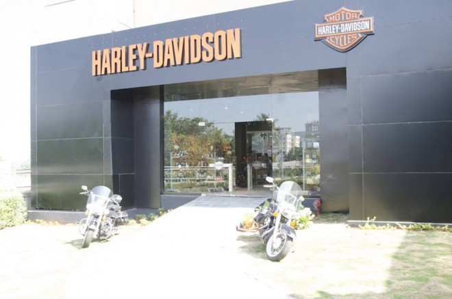 Harley-Davidson India unveils custom RCM Street™ 750 café racer at ...